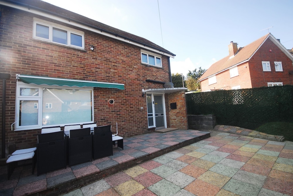 Relaxing Getaway With Hot Tub & Sauna Sleeps 6 - Sussex