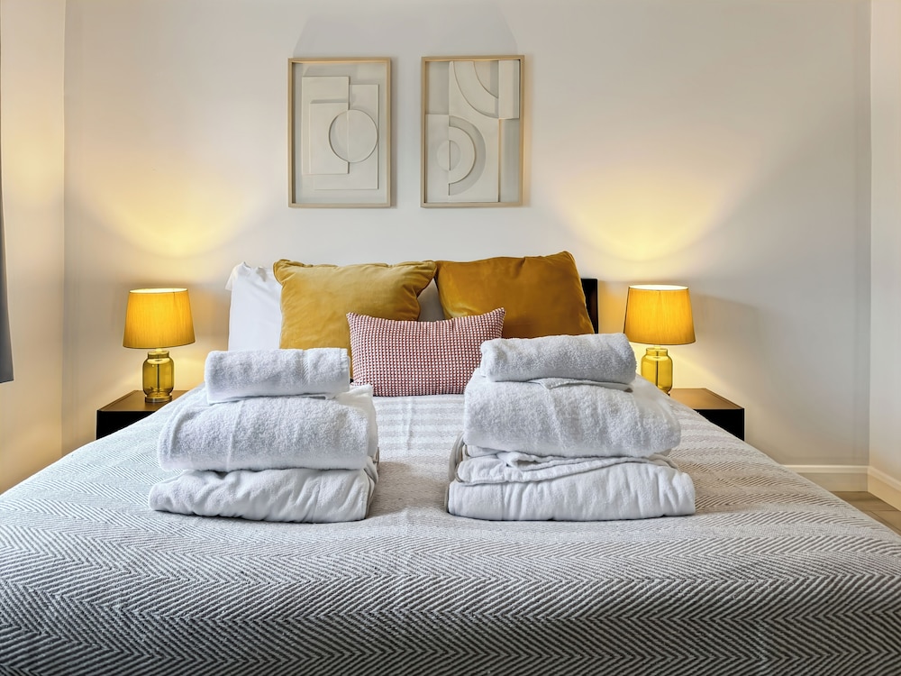 Cozy Hideaway With Hot Tub & Sauna Sleeps 7 - Brighton