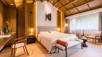 Suíte estúdio sênior | Quartos à prova de som, Wi-Fi de cortesia, roupa de cama