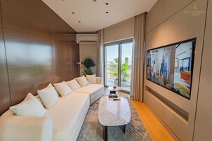 Apartamento superluxo, sacada, vista para o mar | Área de estar