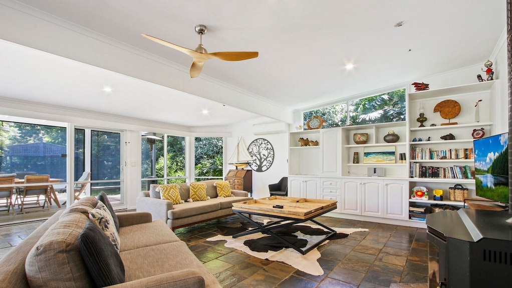 Sea Whispers | Spacious Family Retreat - Lakes Entrance