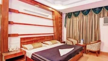 Quarto Duplo Deluxe, Vista para a cidade | Edredões de penas, Wi-fi grátis, roupa de cama fornecida