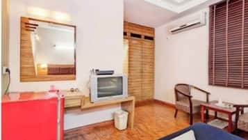 Quarto Duplo Deluxe, Vista para a cidade | Edredões de penas, Wi-fi grátis, roupa de cama fornecida