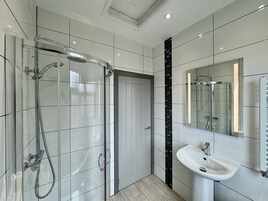 Casa de Férias Comfort, 3 quartos, cozinha, vista para o jardim | Casa de banho