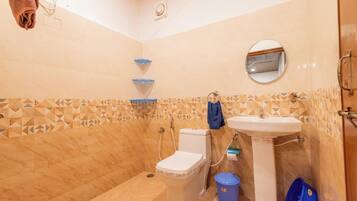 Toalhas fornecidas, sabão, papel higiénico