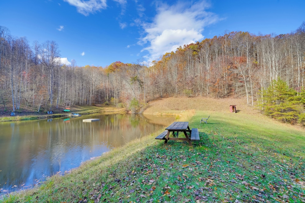 Hike & Picnic At Group Getaway In Rosedale! - Cedar Creek State Park, Glenville