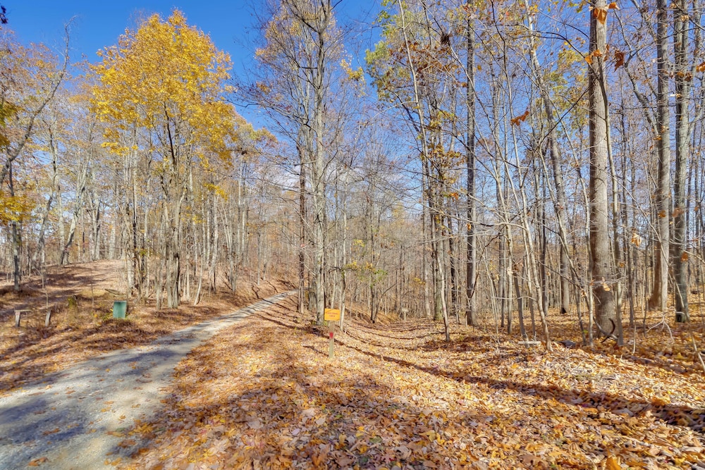 Shared Pond At Retreat In Rosedale! - Cedar Creek State Park, Glenville
