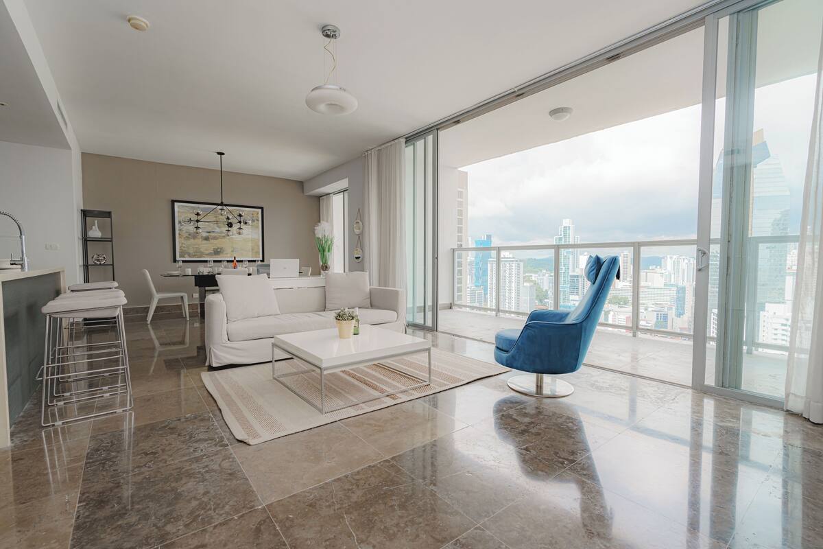 Apartamento (32G) | Sala de estar | Smart TV 