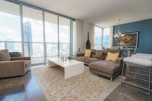 Apartamento (30F) | Sala de estar | Smart TV 