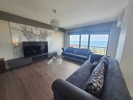 Apartamento Deluxe, 3 quartos, vista para o mar | Cortinas/cortinados opacos, ferro/tábua de engomar, Wi-fi grátis 