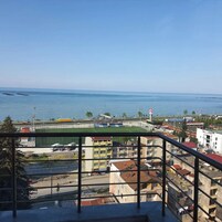 Apartamento Cidade, 2 quartos, varanda, vista parcial para o mar | Terraço/pátio interior