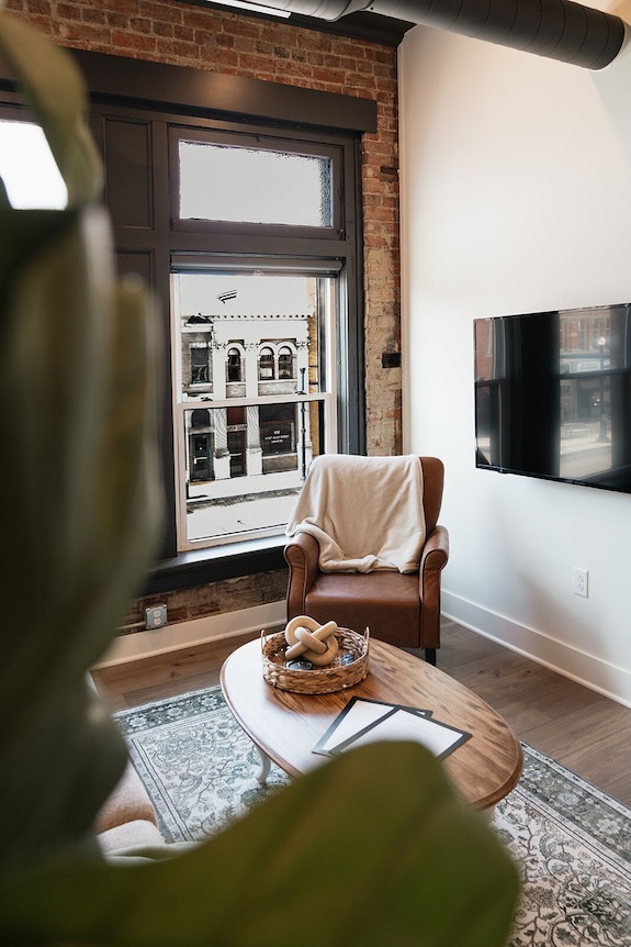 Charming Downtown Troy Stylish Loft Superhost - Troy, OH