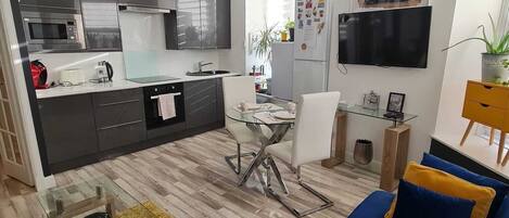 Apartamento | Área de estar | TV