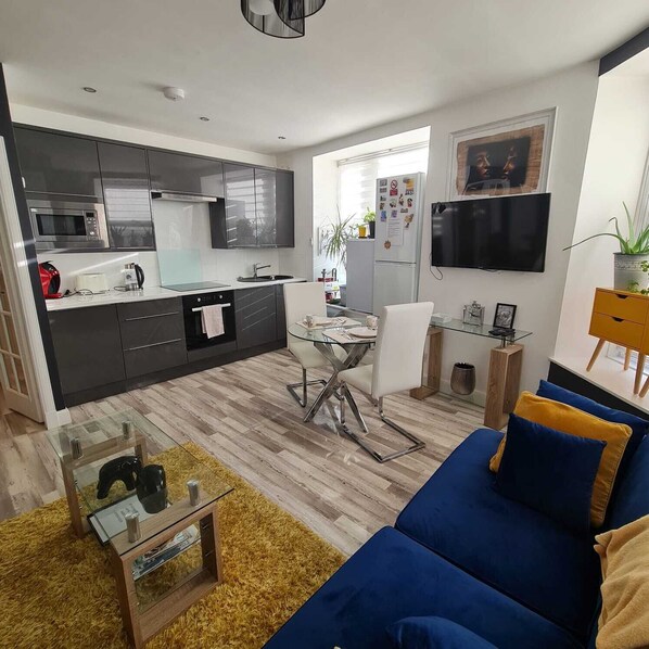 Apartamento | Sala de estar | Televisor