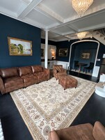 Suíte superluxo | Área de estar | TV LED 52 polegadas com canais digitais