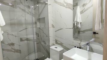 Estúdio Básico, Vista para a cidade | Casa de banho