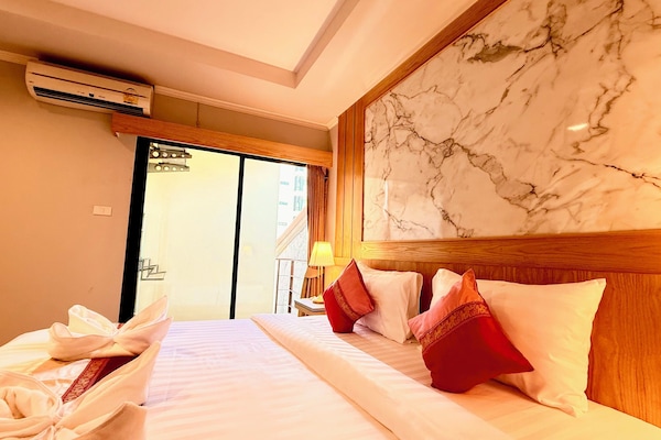 Secretária, secretária adequada para computadores portáteis