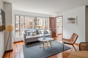 Apartamento Superior, 3 quartos | Sala de estar