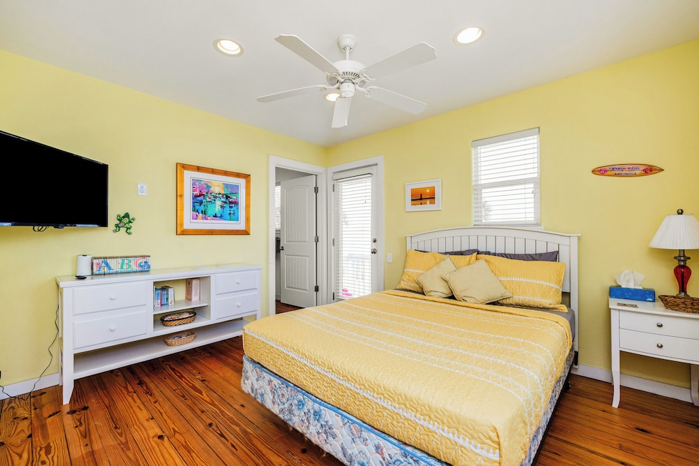 Seashell Escape--3 BR House in Village Walk, Sleeps 10, Near Beach ...