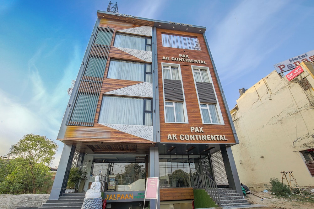 Pax Hotel Ak Continental - Zirakpur