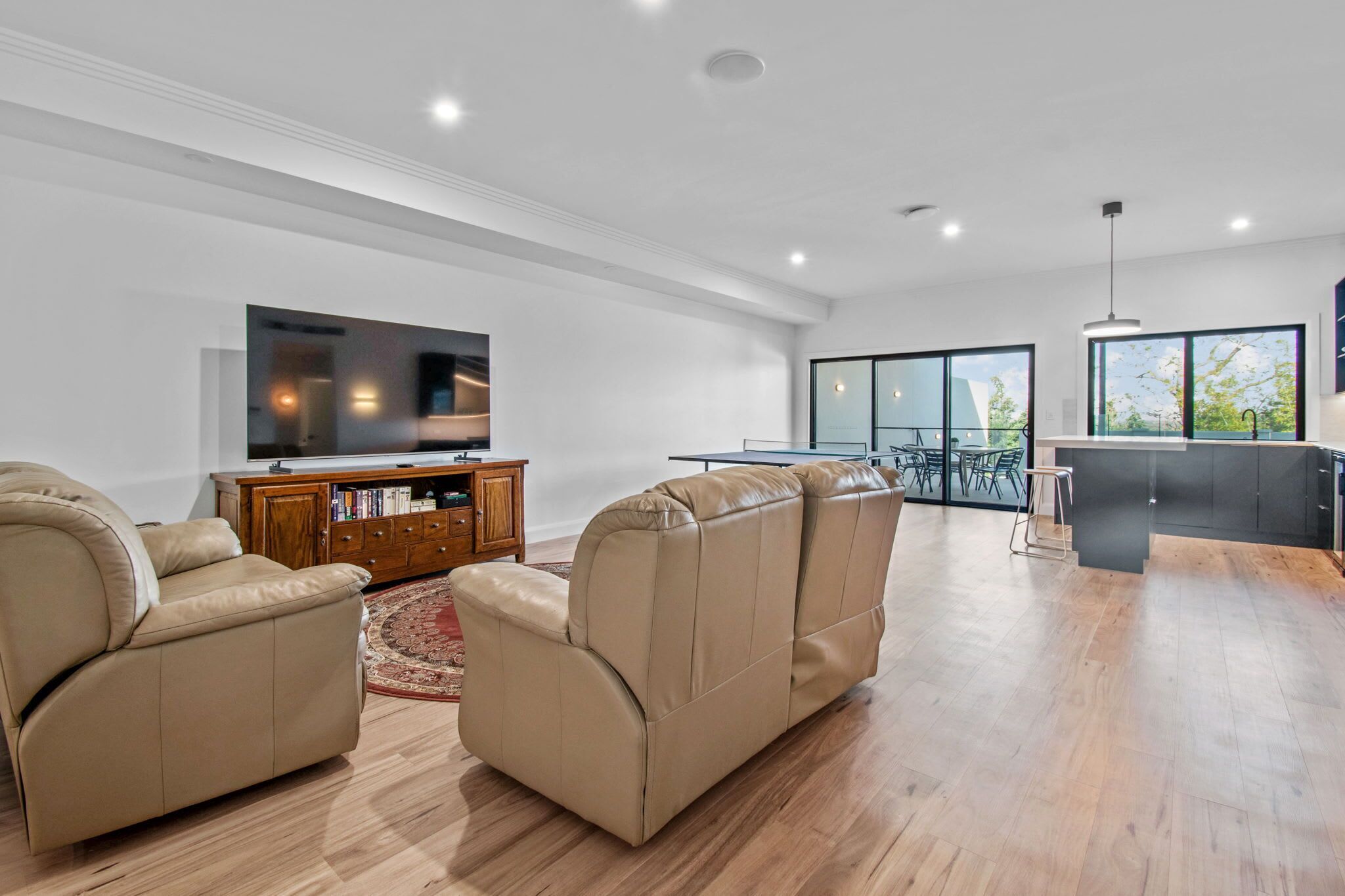 Vista Heights  - Contemporary Entertainer - Wagga Wagga