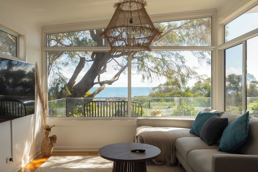 3-bedroom Getaway Minutes From The Beach - Penguin