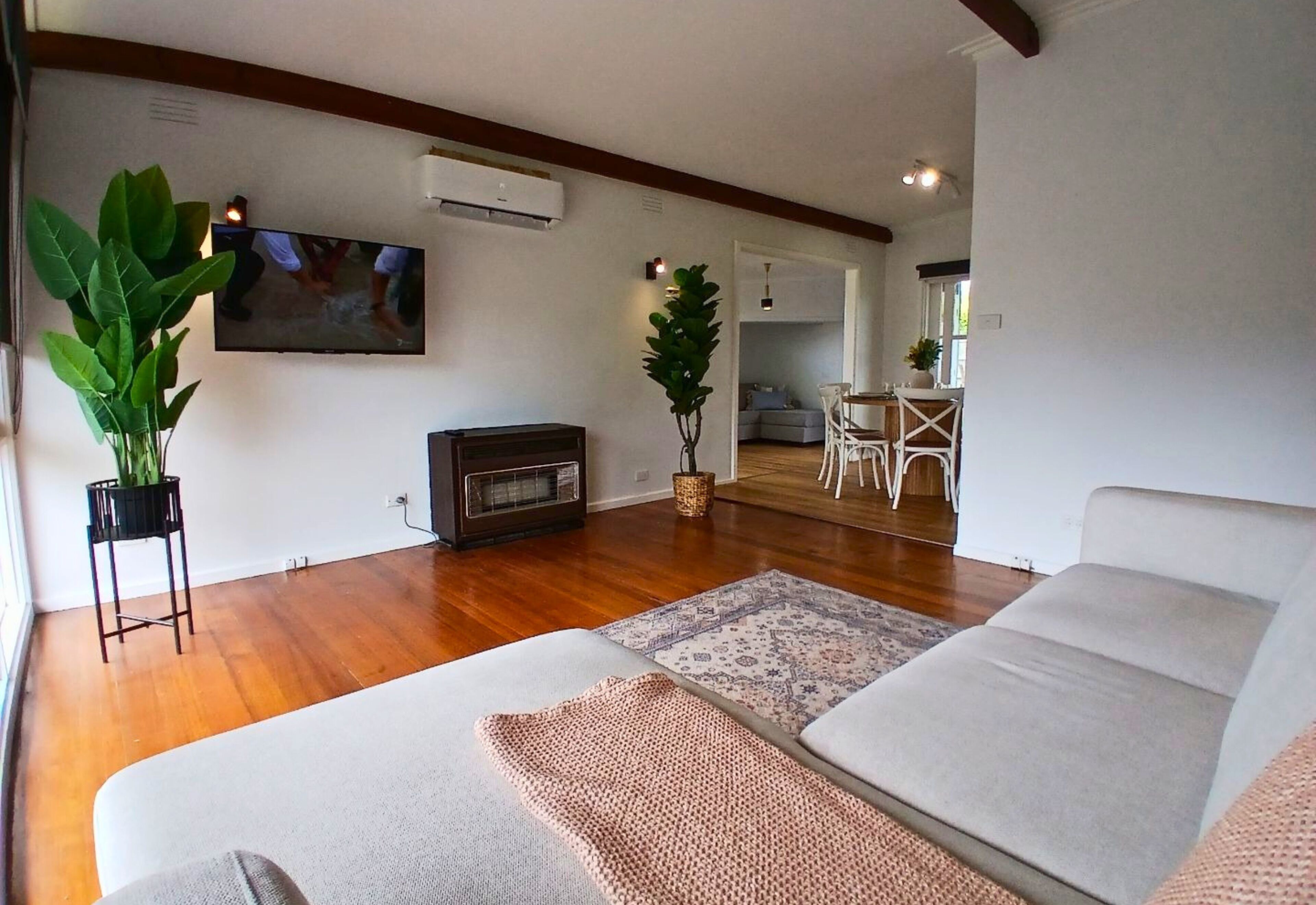 TV LED 42 polegadas com canais a cabo, lareira