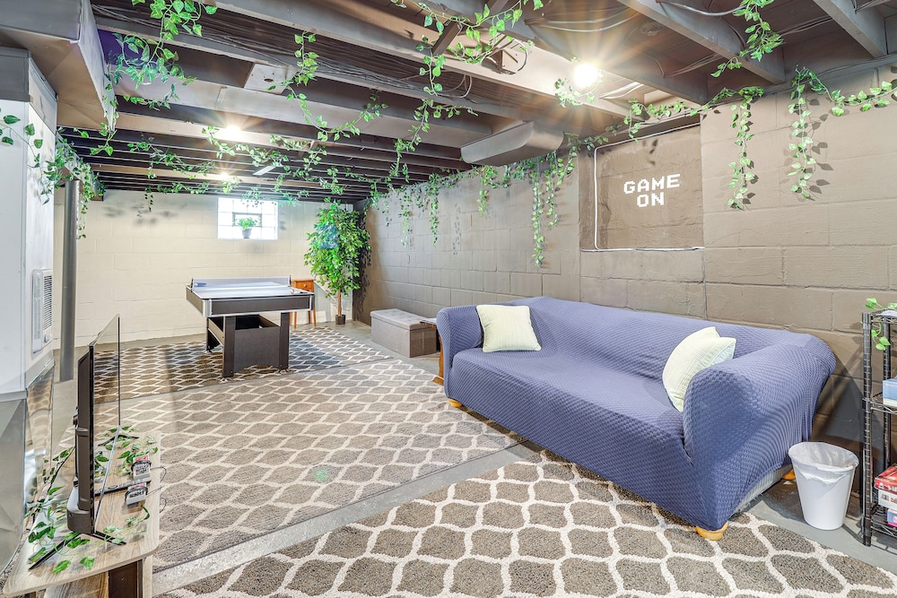 Game Room & Fire Pit: West Mifflin Home! - Black Widow, West Mifflin