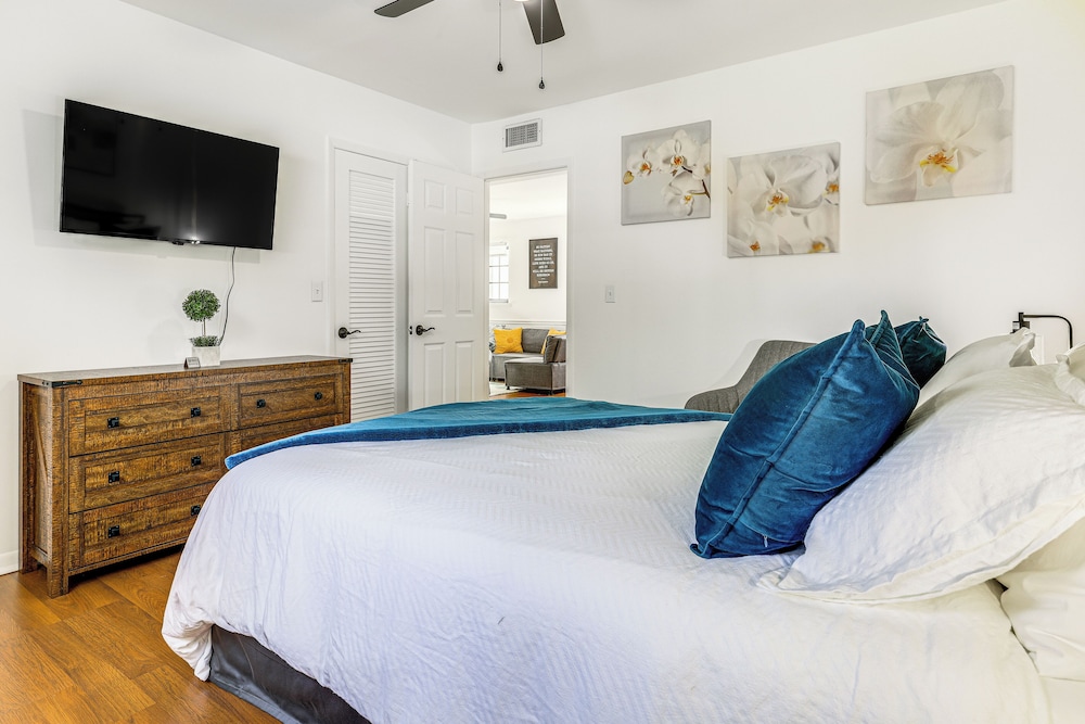 보트 램프까지 1마일: '더 아일랜더' 홈, 마당 있음 - 카리브 제도