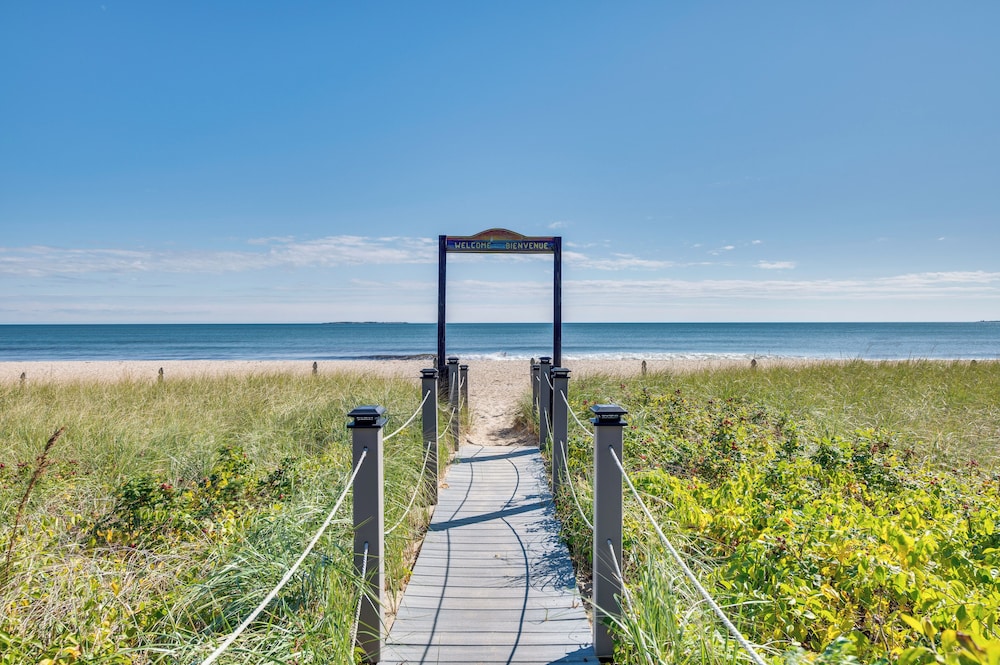 'Beachfront 13' Condo On Old Orchard Beach - Old Orchard Beach, ME