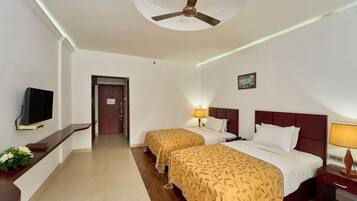 Quarto casal luxo, 1 quarto, ar-condicionado, vista para a baía | Cofres nos quartos, individualmente mobiliados, escrivaninha