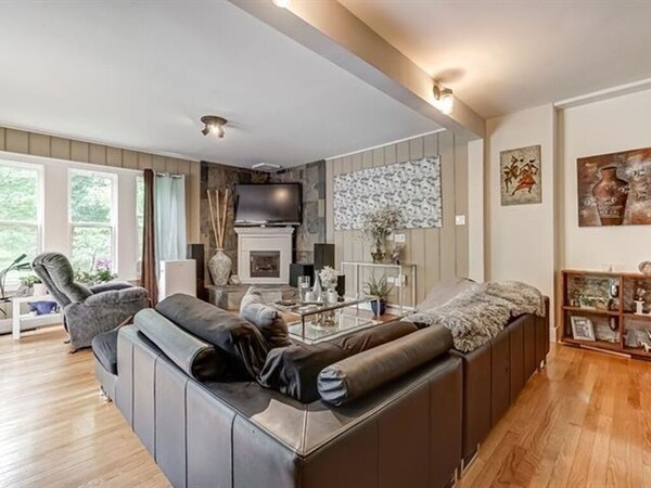 Gorgeous 3br Home  Modern & Fully New Updated - Ottawa