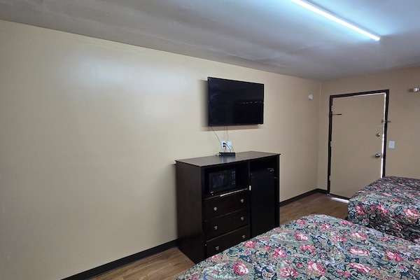 Quarto Duplo Familiar, Vista para a cidade | Secretária, secretária adequada para computadores portáteis
