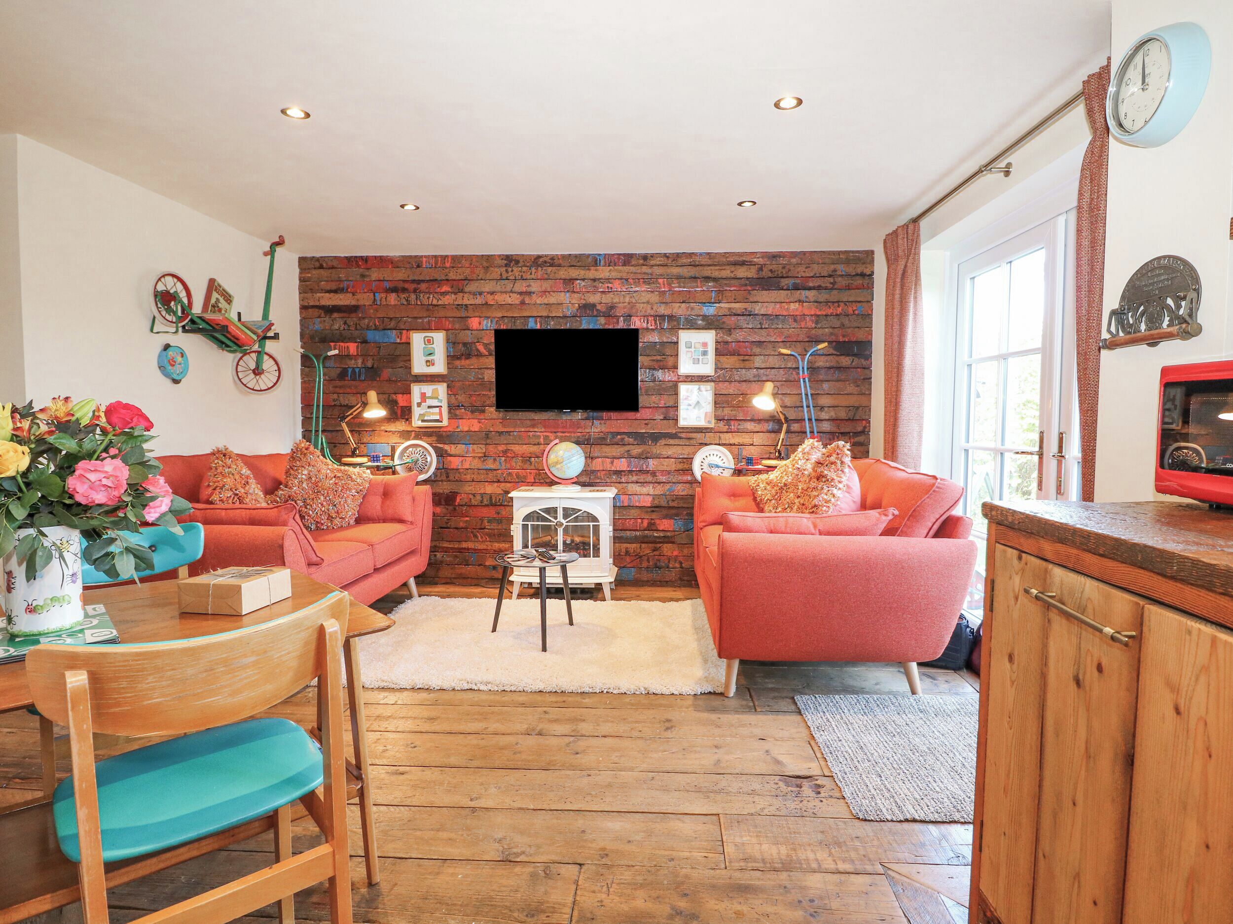 The Bike Shed, Romantic, With A Garden In West Tytherley - 威爾特郡