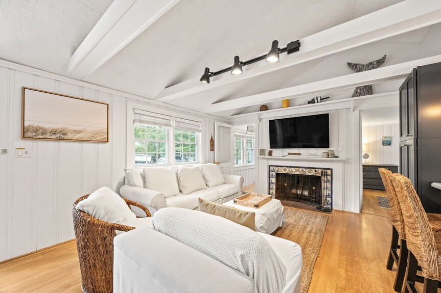 Charming 3-bedroom House With Wifi And Ac In Enchanting West Yarmouth Location - South Yarmouth, MA