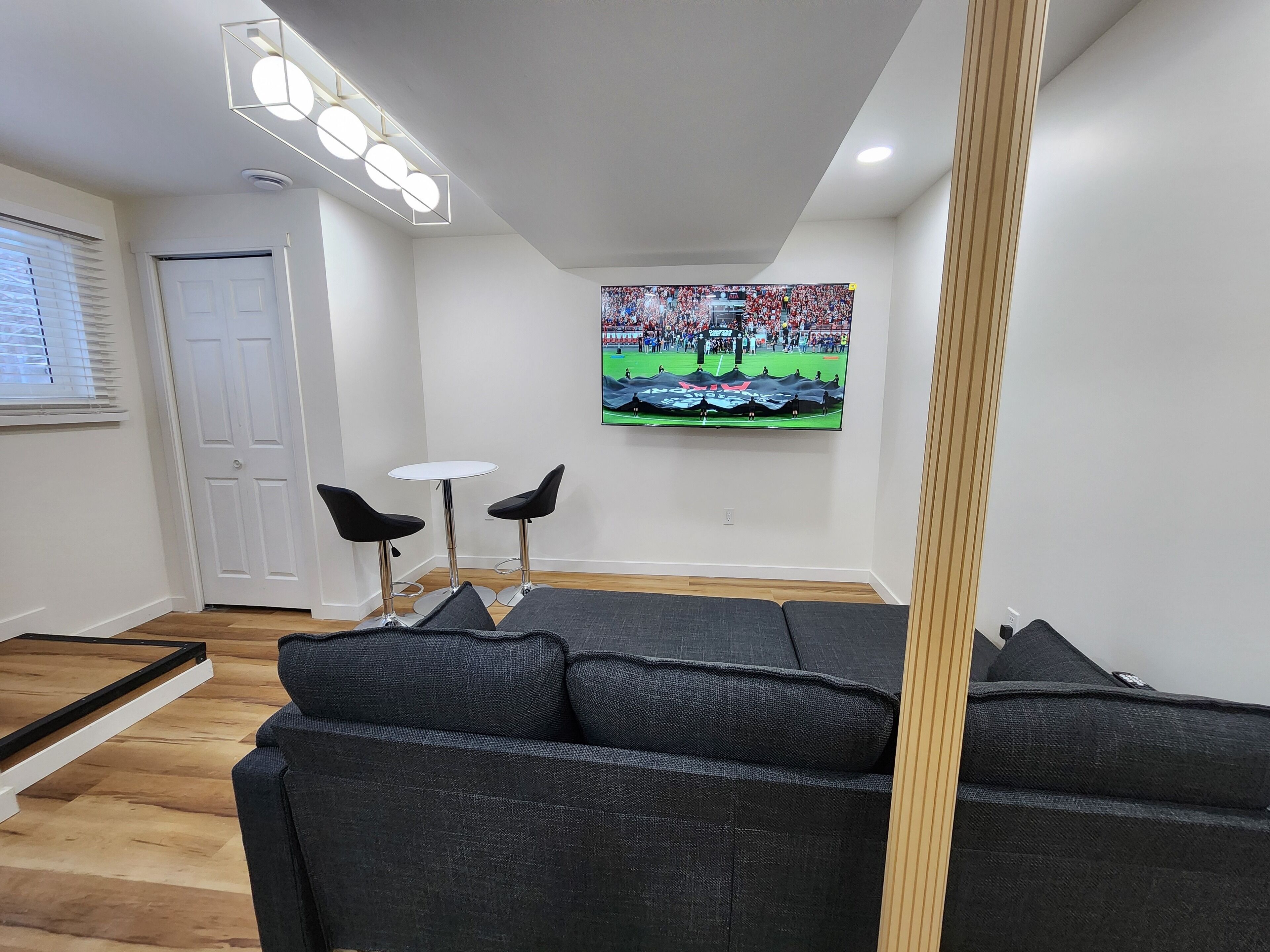 Private Air Ronge Suite Beside The Beach - La Ronge