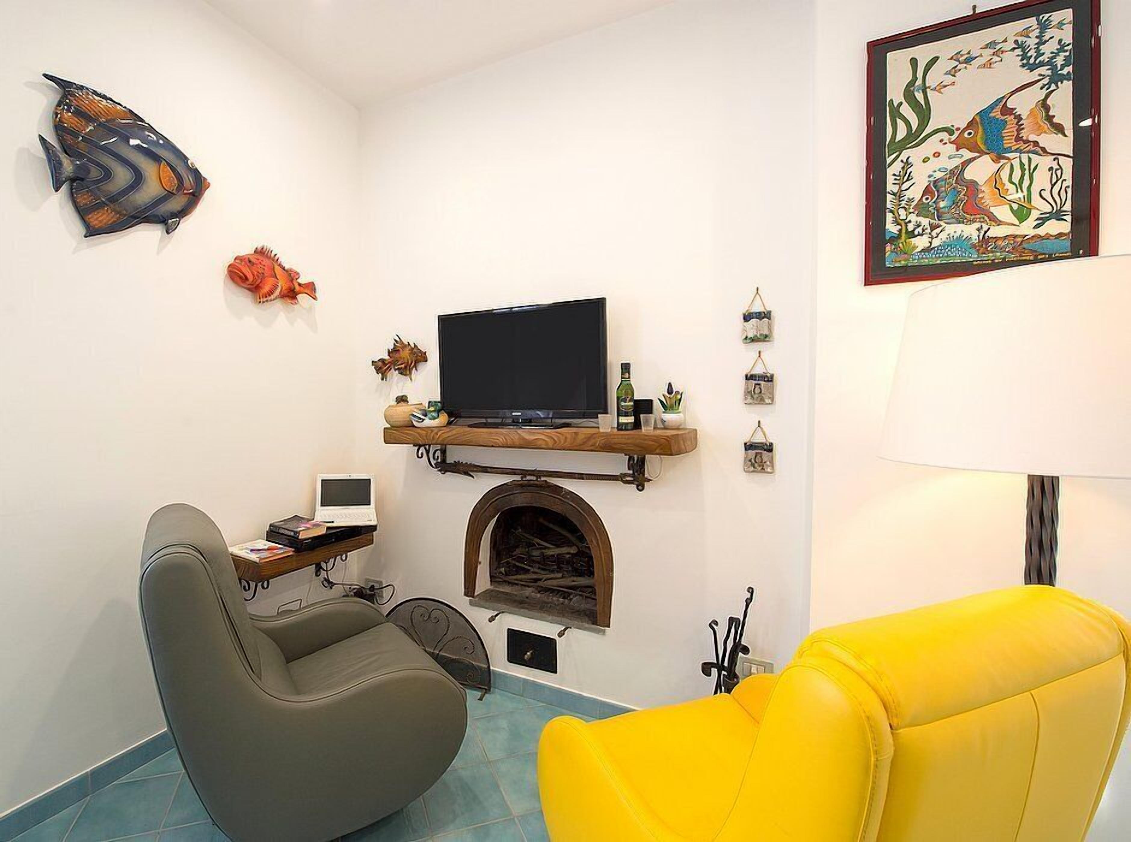 Villino Di Bacco: A Welcoming Villa Which Faces The Sun And The Sea, With Free Wi-fi. - Massa Lubrense