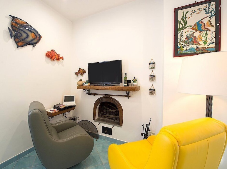 Villino Di Bacco: A Welcoming Villa Which Faces The Sun And The Sea, With Free Wi-fi. - Massa Lubrense