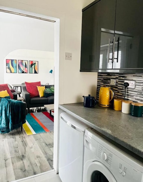 Clyde 52 -Modern 2 Bedroom Apartment Next To Hillington Train Station - Glasgow