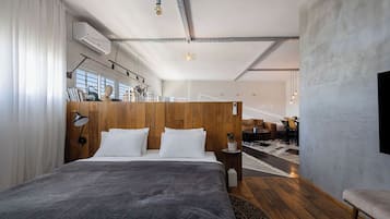 Suite-Estúdio Premium, varanda, Vista para a cidade | Quartos insonorizados, Wi-fi grátis, roupa de cama fornecida
