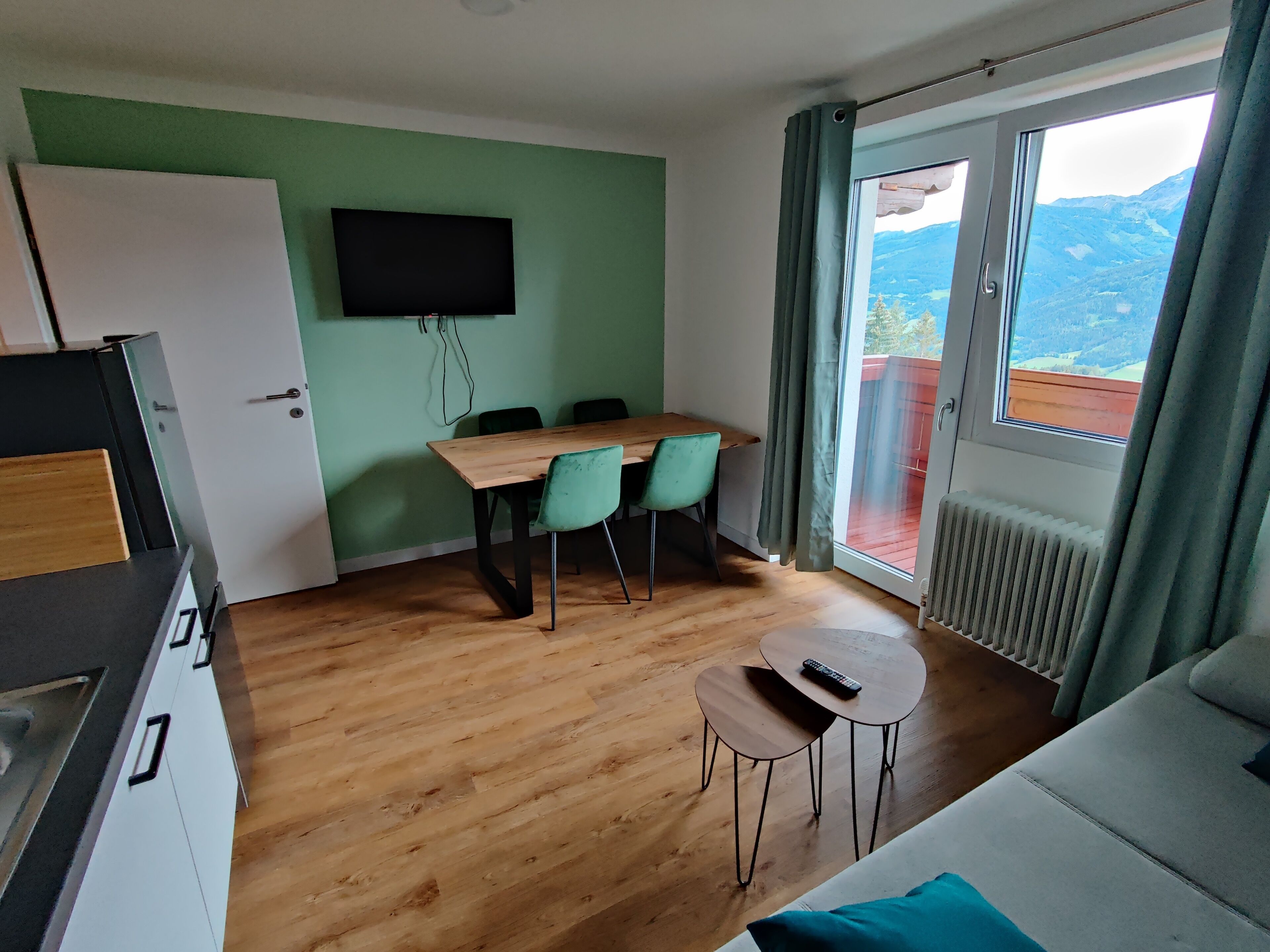 Hikers Apartment | Cozinha privada | Uma cadeira de bebé 