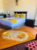 Secretária, secretária adequada para computadores portáteis