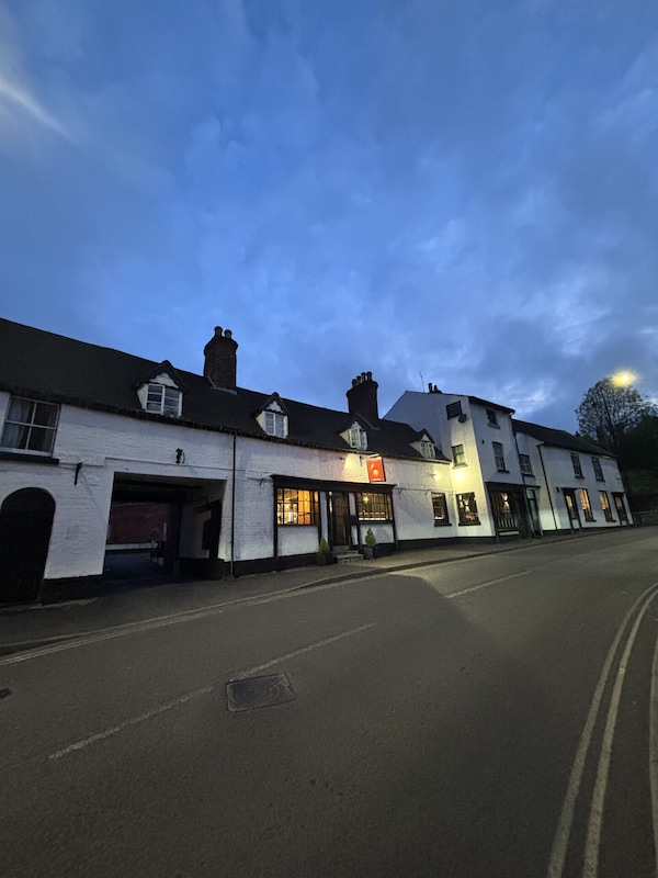 Yak & Yeti Hotel - Shrewsbury