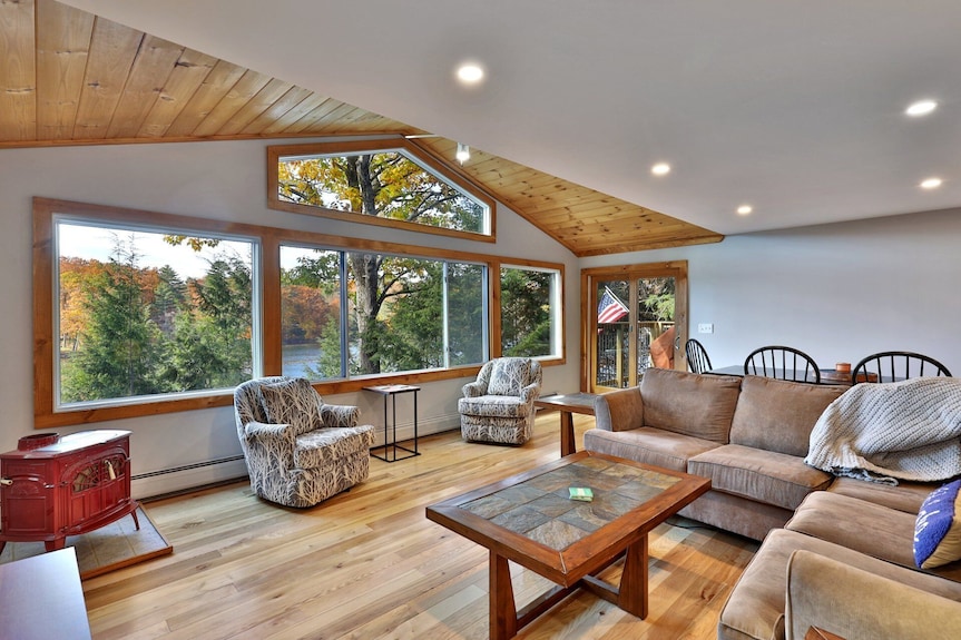 Lakeside Lodge At Fern Lake: 3br/1ba Waterfront W/ Dock - 米德爾堡