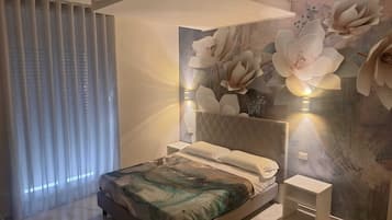 Quarto Básico | Secretária, secretária adequada para computadores portáteis