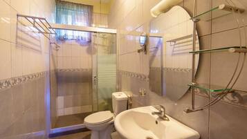 Apartamento luxo, 2 quartos, vista para o jardim | Banheiro