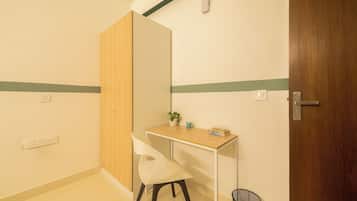 Quarto casal standard | Escrivaninha, espaço de trabalho para notebook, Wi-Fi de cortesia