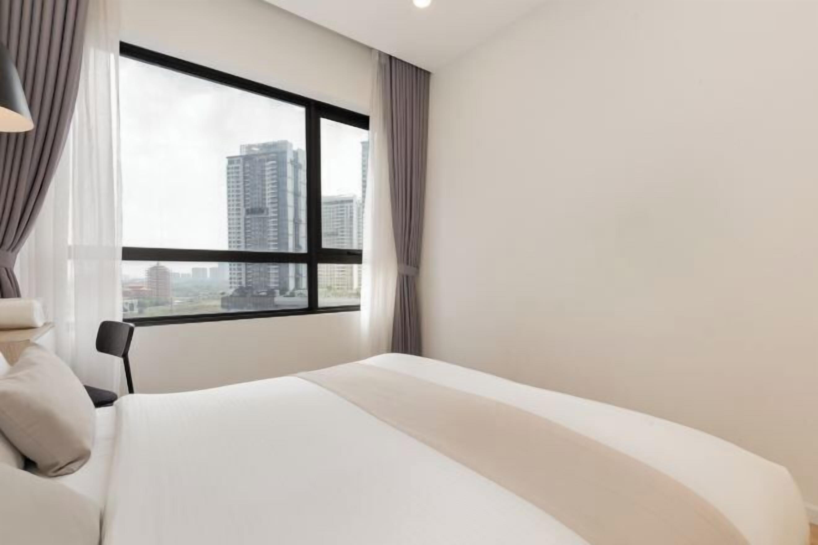 Secretária, secretária adequada para computadores portáteis 