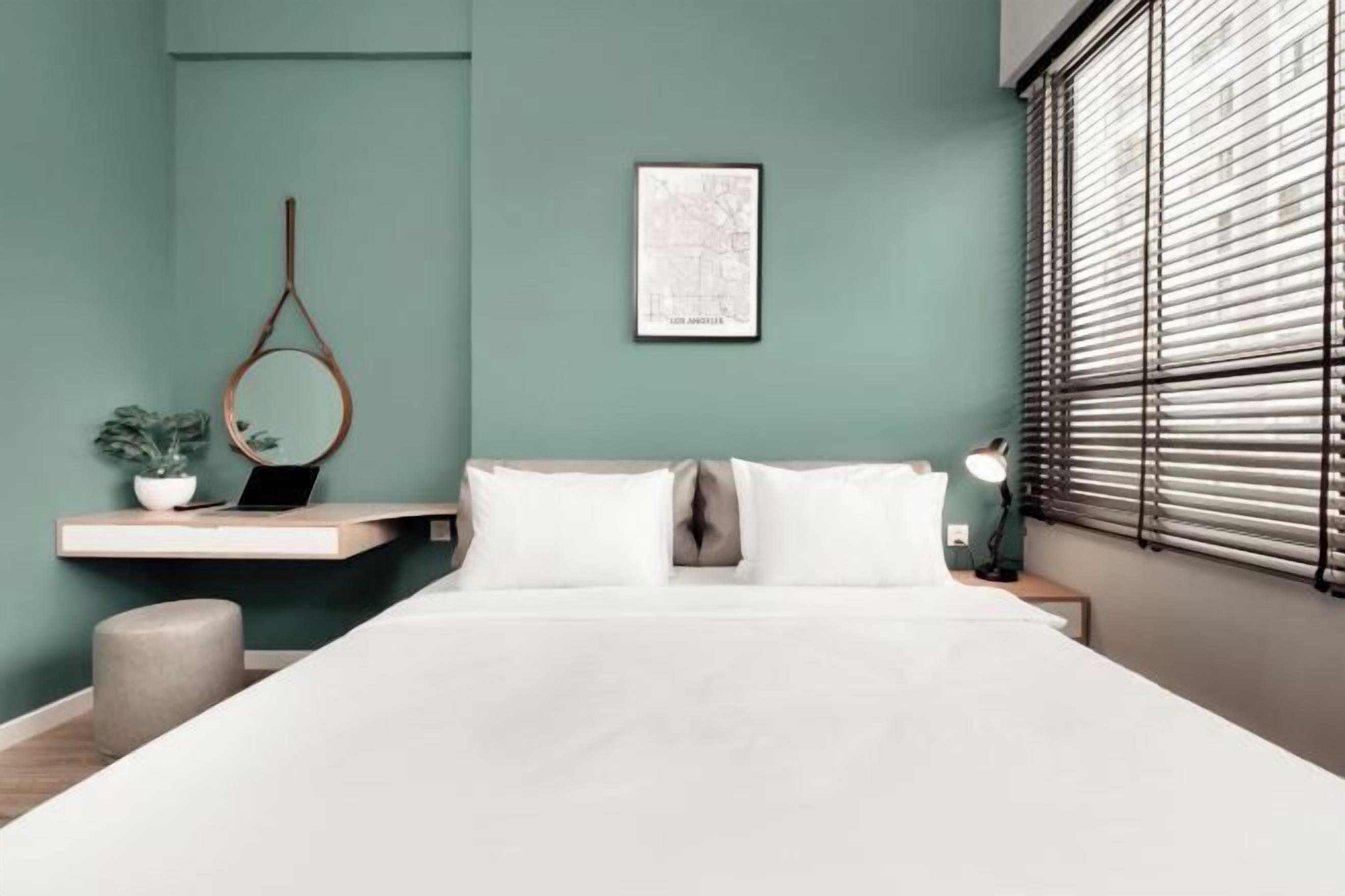 Secretária, secretária adequada para computadores portáteis 