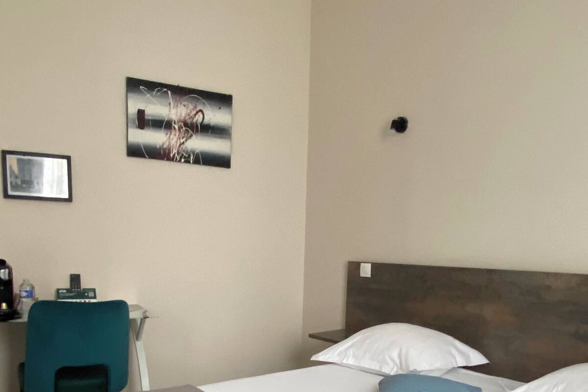 Suite Superior | Secretária, secretária adequada para computadores portáteis